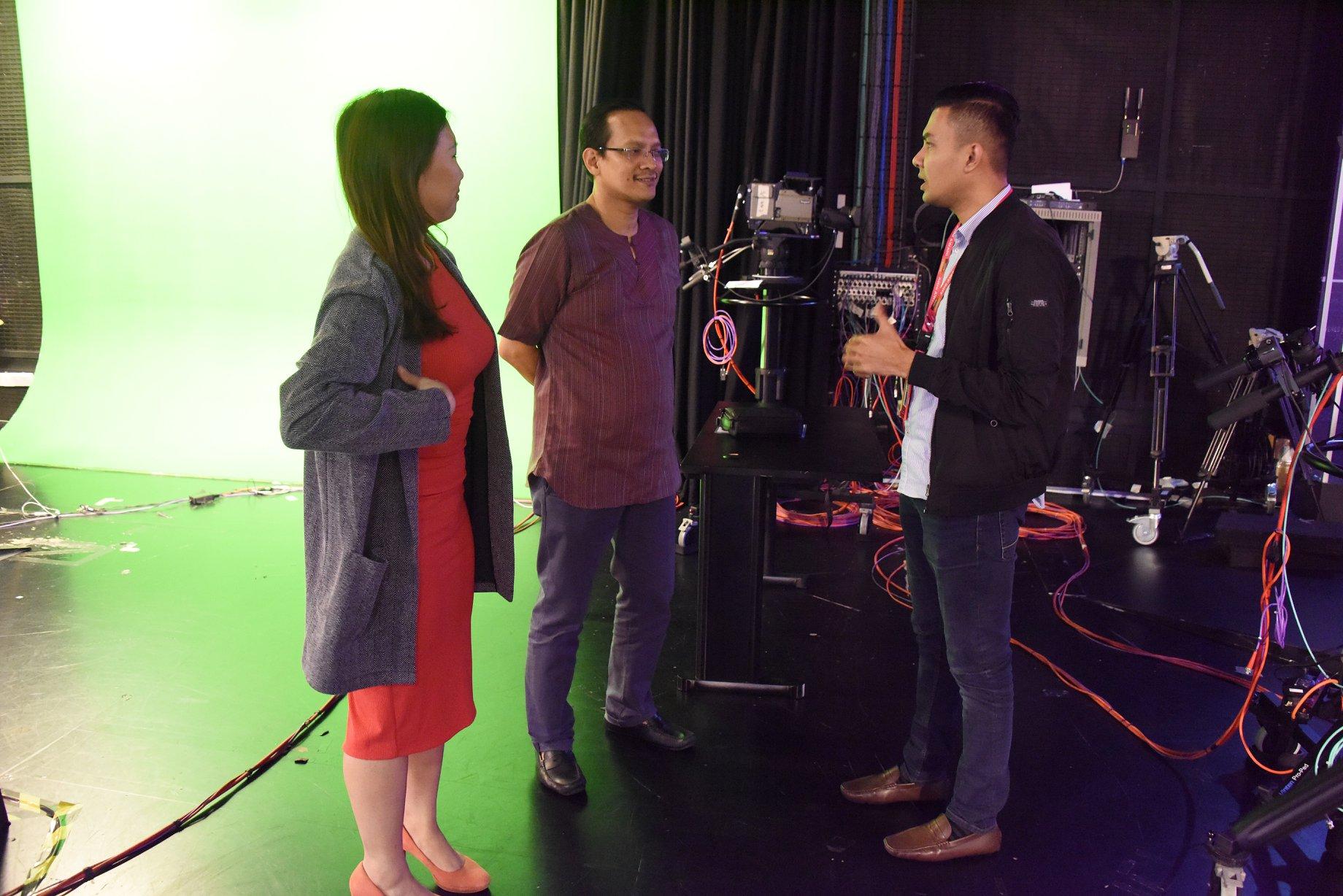 Agenda Awani bersama En. Aria Putera Ismail - Transformasi Digital SME ... Agenda Awani bersama En. Aria Putera Ismail - Transformasi Digital SME ...